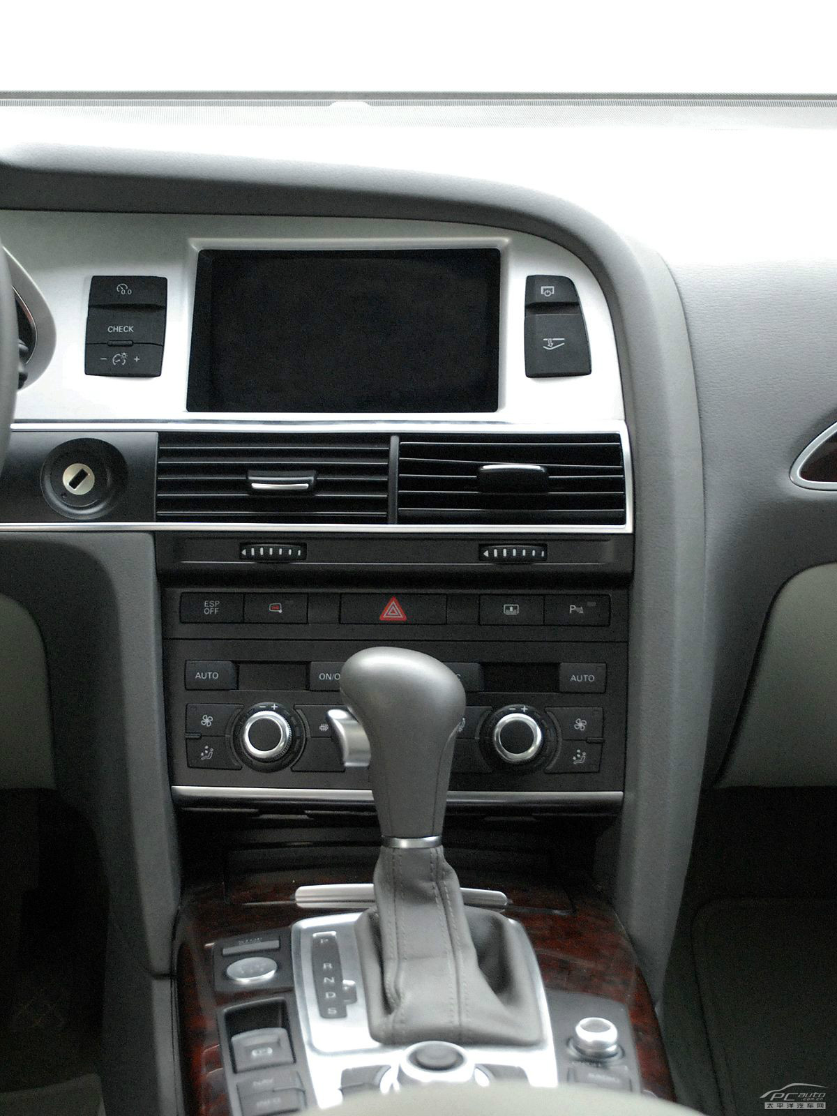 奥迪A6L内饰实拍高清大图_奥迪A6L 2011款 2.4L 技术型第6张图片大全_太平洋汽车