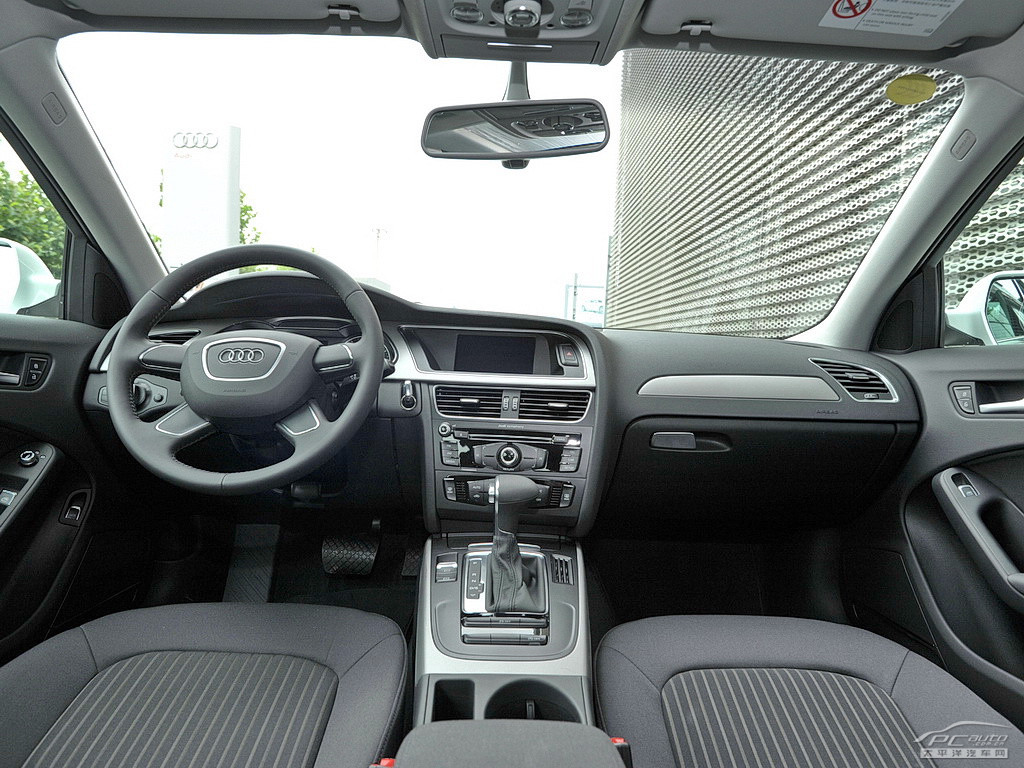 奥迪A4L内饰实拍高清大图_奥迪A4L 2015款 30 TFSI 自动舒适型 黑色第1张图片大全_太平洋汽车