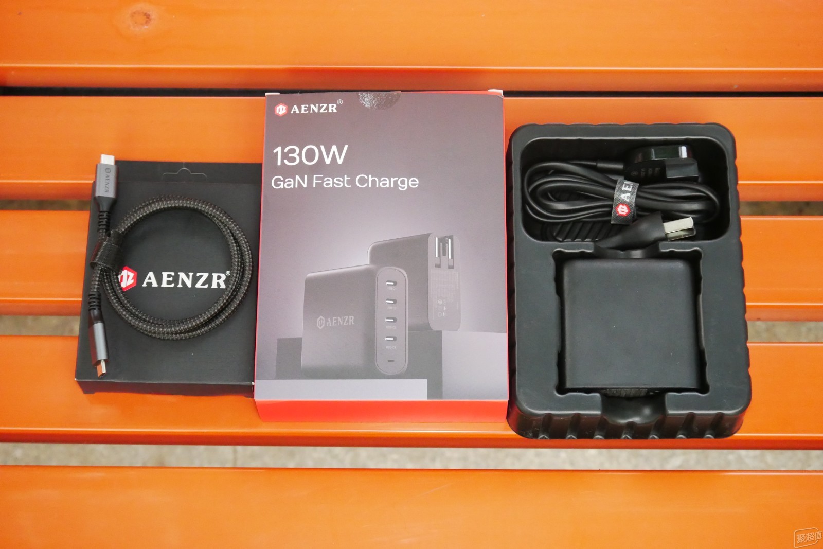 “一头养活全家桶“AENZR 130W氮化镓多口充电器开箱测评-聚超值